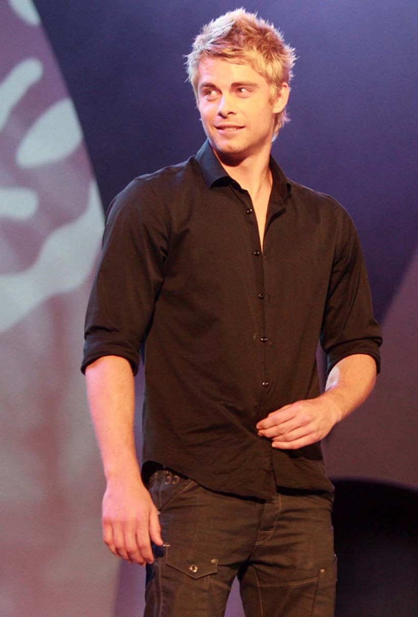 Image Luke Mitchell Shirtless Perth Telethon 11142010 01 820x1209 H2o Just Add Water