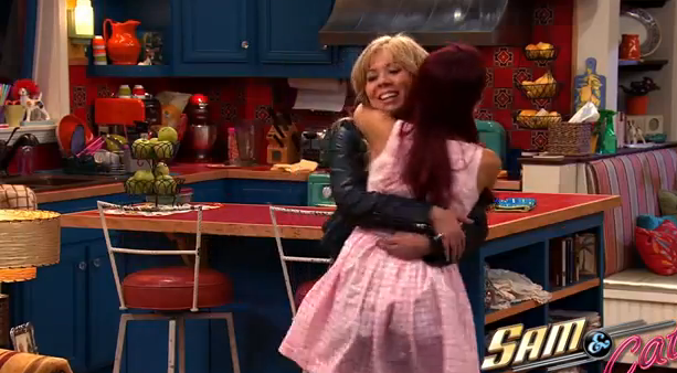 Image Sam And Cat Hugging In First Promopng Sam And Cat Wiki Fandom Powered By Wikia