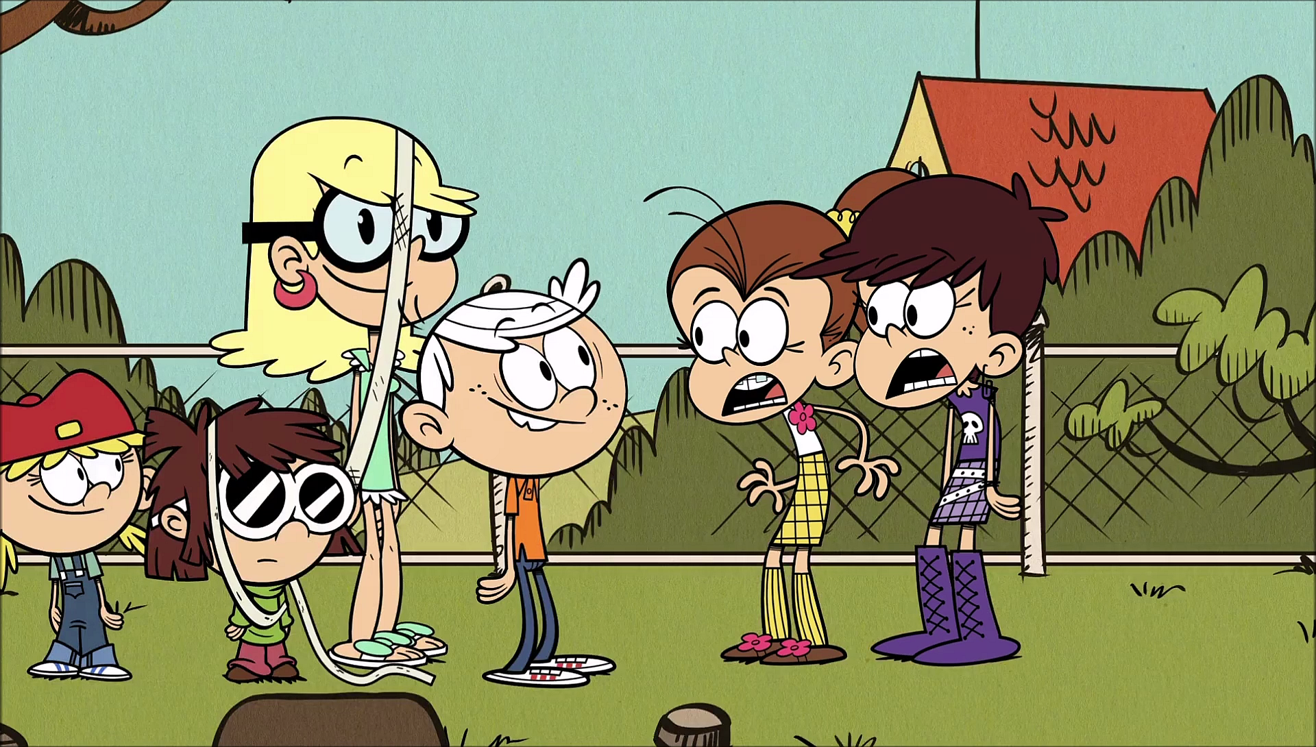 Image S1e07a Luna And Luan Are Shocked Lincoln Would Take There Thingspng The Loud House