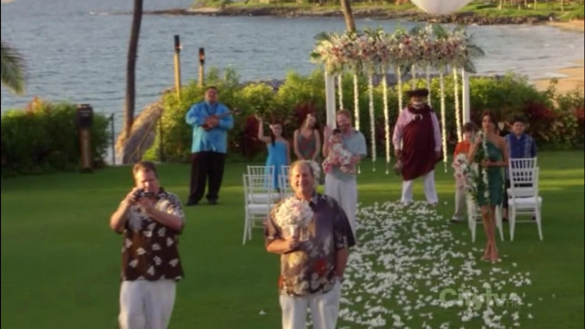 Image - Wedding Hawaii.jpg | Modern Family Wiki | Fandom powered by Wikia