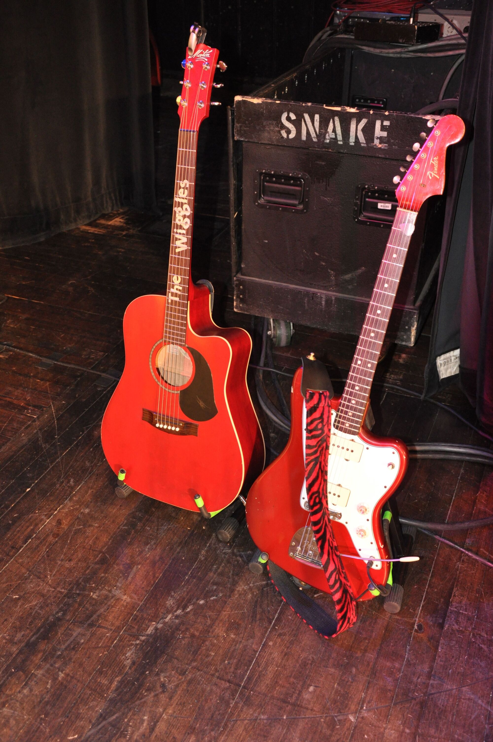 Image Matonacousticguitarandredfenderjazzmasterguitar Wigglepedia Fandom Powered By Wikia